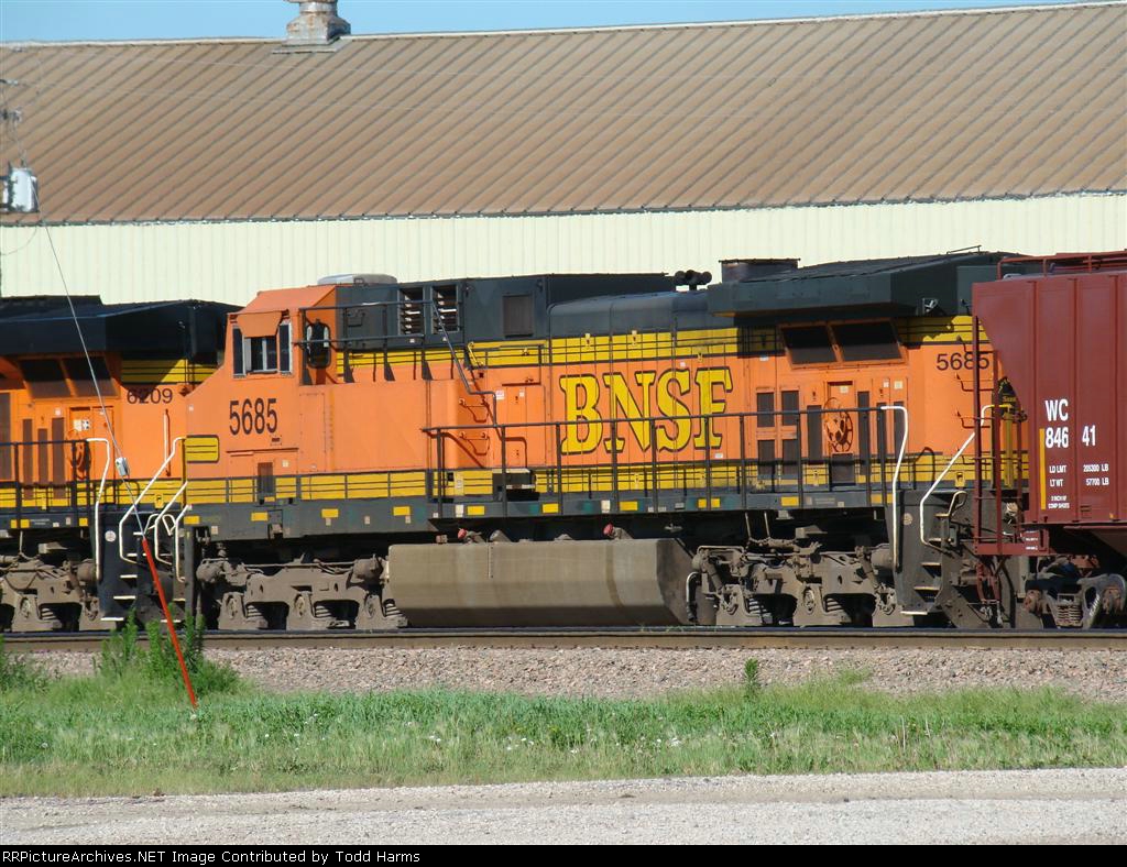BNSF 5685